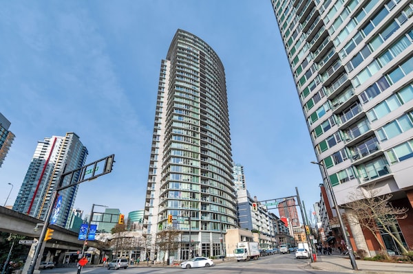 Bright 3br Downtown Vancouver Condo W/ Pool & Gym - Vancouver