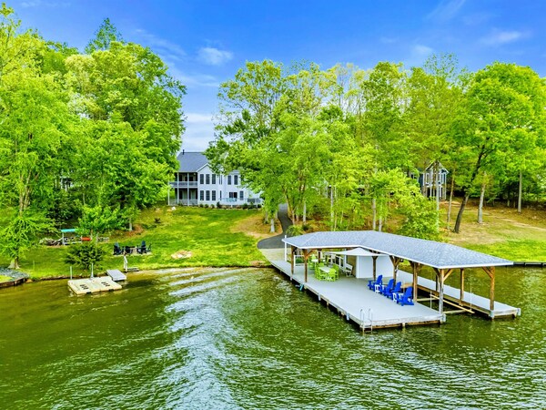 Lakefront Lake Anna, Boat Dock, Hot Tub, Deck View - Lake Anna, VA