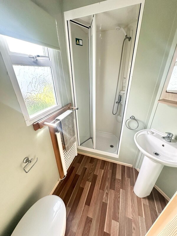 Lovely 8 Berth Caravan At Harts Holiday Park In Kent Ref 74066b - Isle of Sheppey