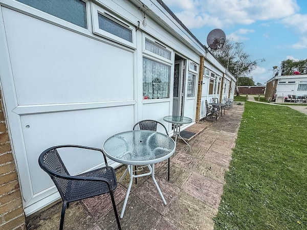Dog Friendly Chalet With Free Unlimited Wi-fi In Norfolk, Ref 00085ba - Hemsby