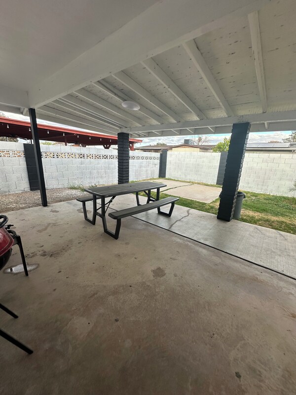 Modern & Spacious 3-bedroom 2-bathroom Home - Casa Grande, AZ