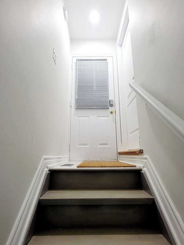 Guest Basement In Scarborough - Markham