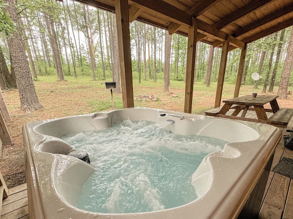 Luxury Cabin Getaway On A 40 Acre Retreat - Bismarck, AR