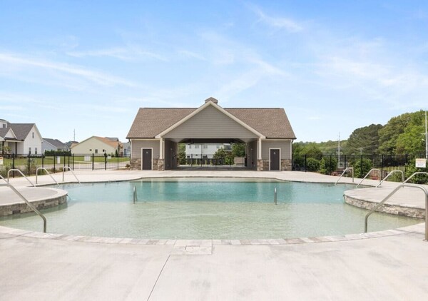 Lakin It Easy-pool, Twin Creeks Marina, & Dry Creek Beach - Estill Springs, TN