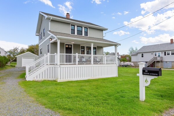 Scituate Seaside Escape  Sleeps 8, Walk To Beach - Scituate, MA