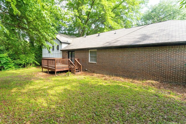 Beautiful And Spacious 4br/3ba Home Near Atlanta Airport  Sleeps 8 - Riverdale, GA