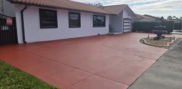 Heated Pool & Full House - Hialeah, FL