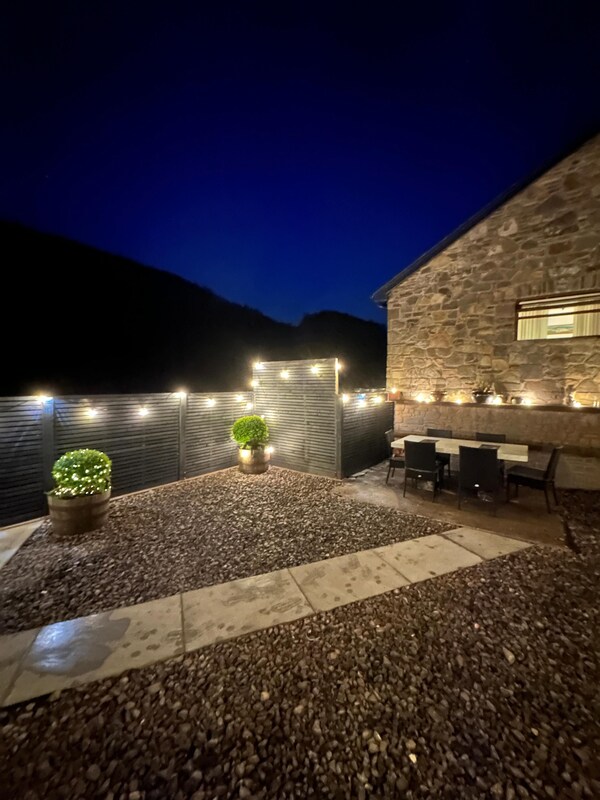 Barn With Hot Tub - Near Brecon, Zip World & Cardiff - South Wales