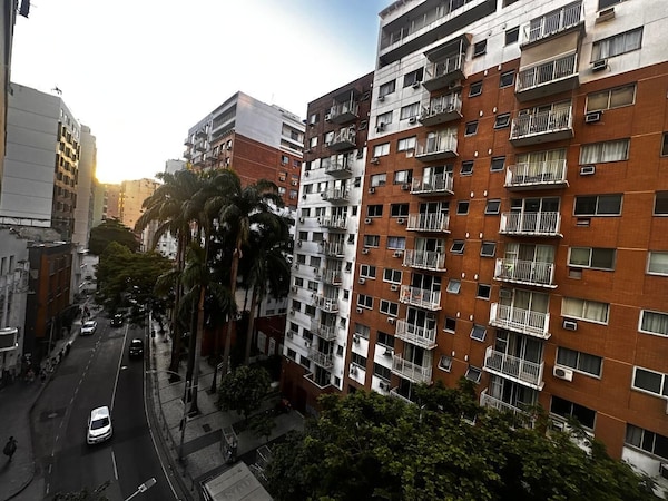 Spacious Apartment In Lapa With Views Of The Arcos With Parking Space/well Located - Glória
