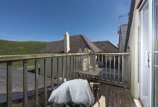 Rockside Studio Is A Delightful Holiday Accommodation Located In New Polzeath - Polzeath Beach