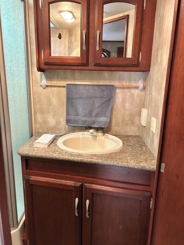Cozy Camper In Eagle River With Hot Tub On Deck,wifi, Ac & A Breathtaking View. - Anchorage, AK