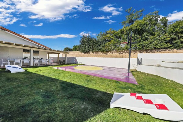 Private Pool/basketball/bbq/gameroom/bocce+horseshoe+green Space For Games - Palm Desert, CA