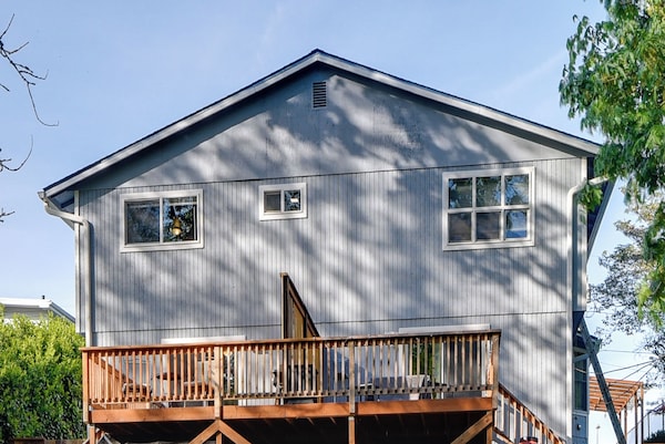 Walk To Dtwn Milwaukie: Family Gem W/ Creek Access - Wilsonville, OR