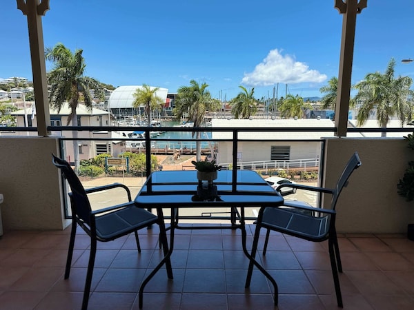 Marina View Apartment - Steps Away From Cbd - Magnetic Island