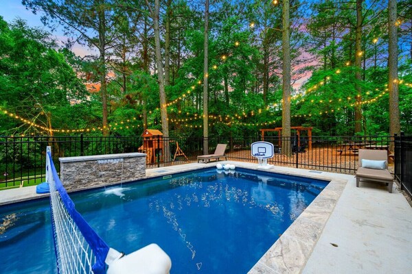 Birchsquatch · Heated Pool: Putt-putt, Gameroom, Playset, Sleeps 24! - Broken Bow, OK