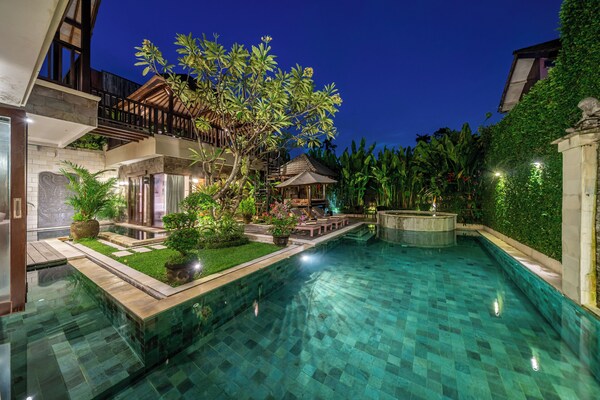 Villa Bettini Stylish 3br W/ Pool, Near Bintang - Seminyak
