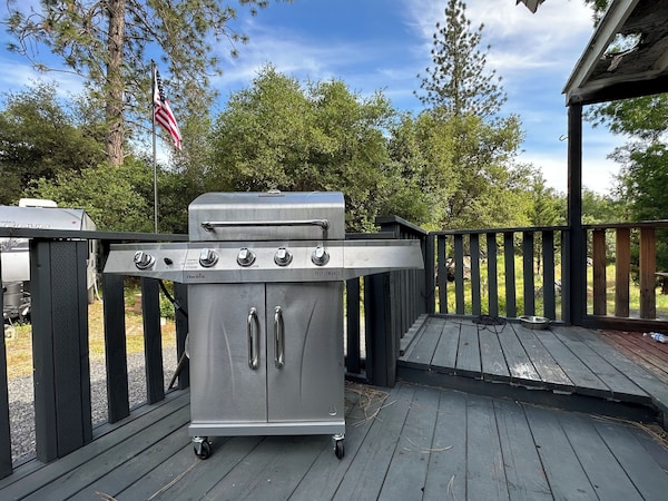 Beautiful Home On Full Acre Of Privacy Just Steps Away From Columbia State Park - Sonora, CA