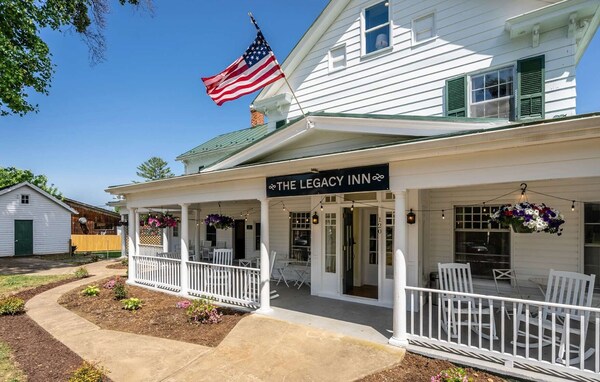Top Floor Suites At The Legacy Inn  Heritage Floor - Luray, VA