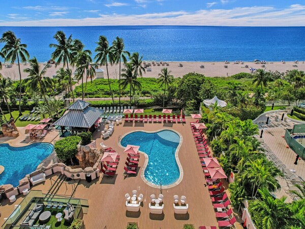 Modern Ocean Escape | Stylish 2br Condo With Resort Amenities, Pools, Sauna & Gym 1417 - South Beach, FL