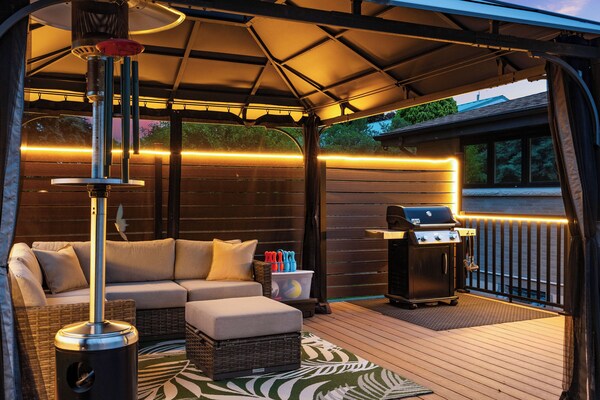 Full Home In Niagara · Exclusive Spa Retreat| Private Fenced Backyard| Bbq| - Niagara Falls