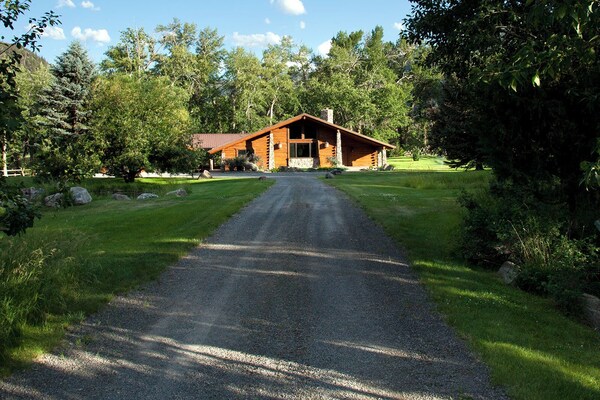 Spacious Creekside Lodge In Emigrant - 20 Minutes To Yellowstone Entrance! - Montana