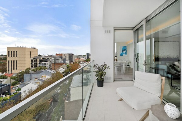 Bright 2br Pad With Scenic City-view, Gym & Pool - Coogee