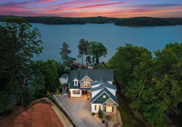Spacious Waterfront Home On Lake Norman With Firepit, Views, And Dock Access - Lake Norman, NC