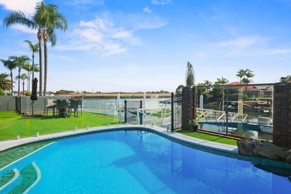Relfections At Newport 5bedroom Pool And Canal Living - Kayo Stadium