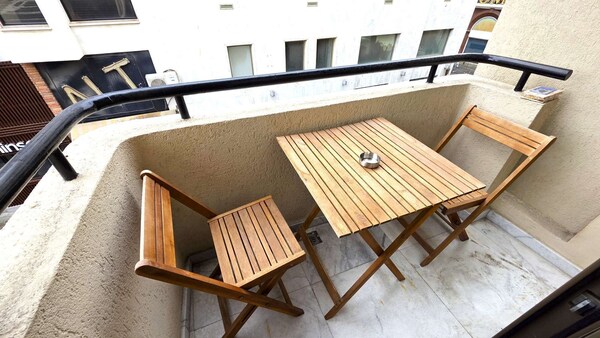 Luxurious 2br Apartment In City Center W/ Internet - Larnaca
