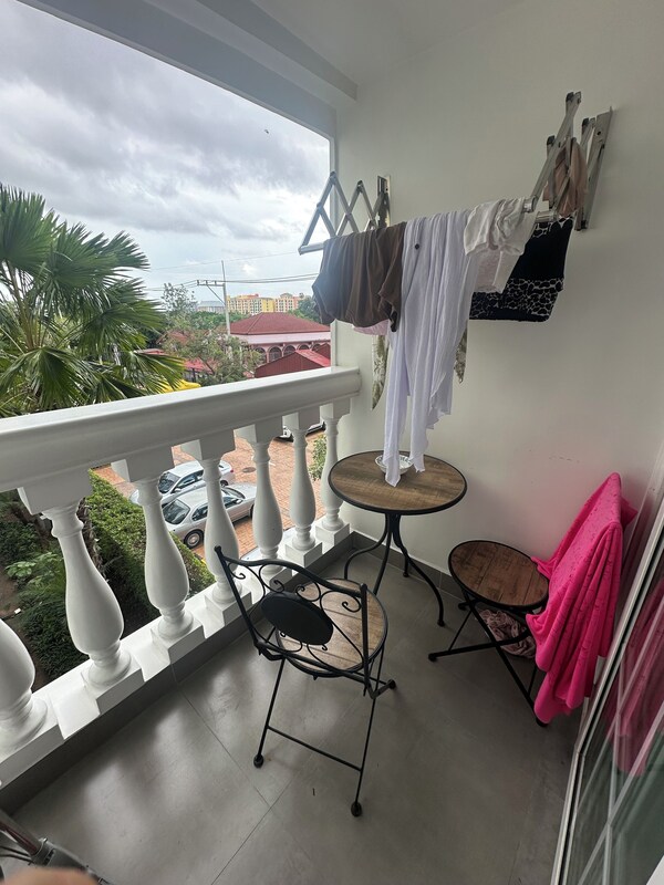 Cozy 1-bedroom Apartment With Ac, Wifi In Enchanting Tambon Na Chom Thian - Pattaya City