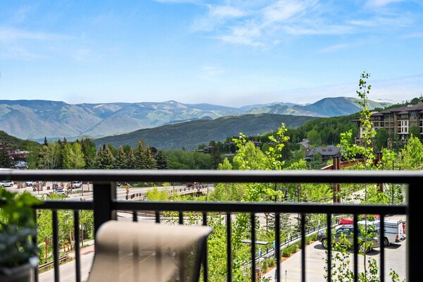 The Starlight Suite: Snowmass Base Village - Snowmass Village, CO