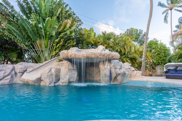 Portlock Paradise Hale | Resort-style Pool + Lanai - Honolulu