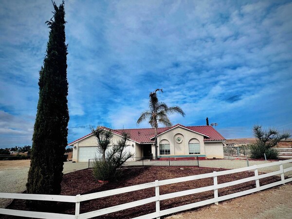 Allura Encantado: Temecula Wine Retreat - Temecula, CA