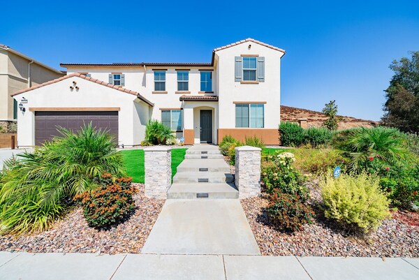 Modern Wine Country Home With Private Pool & Spa - Murrieta, CA