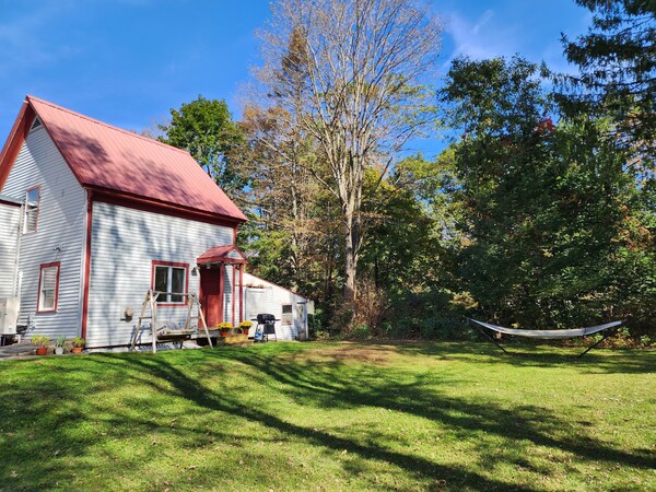 Addie's Place: A Quiet And Quirky Private Guesthouse - Hanover