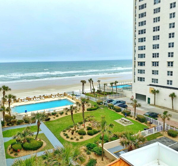 20% Off - New! Amazing Beach Front Studio In Daytona Beach! - Daytona Beach, FL