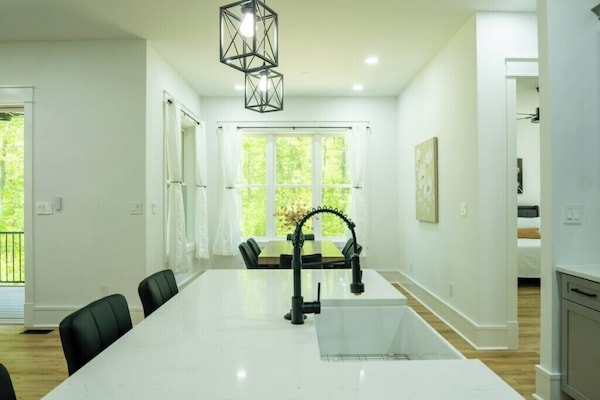 Private Retreat Near Lake Anna & Local Wineries! - Lake of the Woods, VA