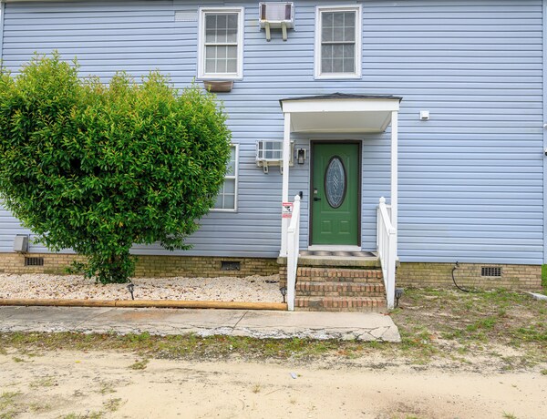 Stylish 2br Near Riverbanks Zoo & Vista -- Smart Kitchen + Parking - Lexington, SC