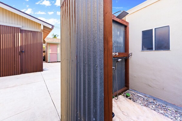This Charming Two-bedroom, One-bath Duplex Is Your Ideal Coastal Retreat, Offering An Authentic Beach Town Experience Just A Short Distance From The Water. - Ventura, CA