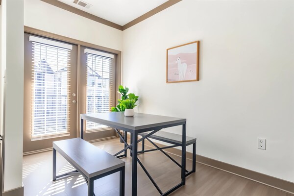 Calm 1br Retreat | Pool, Parking & Gym Access - Anchorage, KY