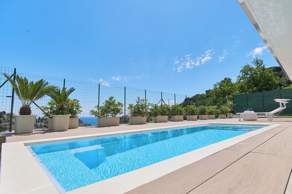 The Italian Lady - Unit 2 - Alassio