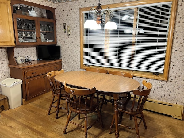 Charming, Well-loved 3-bedroom Home With Wifi In Crystal Falls - Bewabic State Park, Crystal Falls