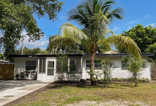 Pool Home In Seminole 5miles To Beach - St. Petersburg, FL
