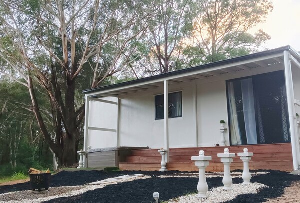 Peaceful Forest Retreat + Hot Tub - MacLeay Island