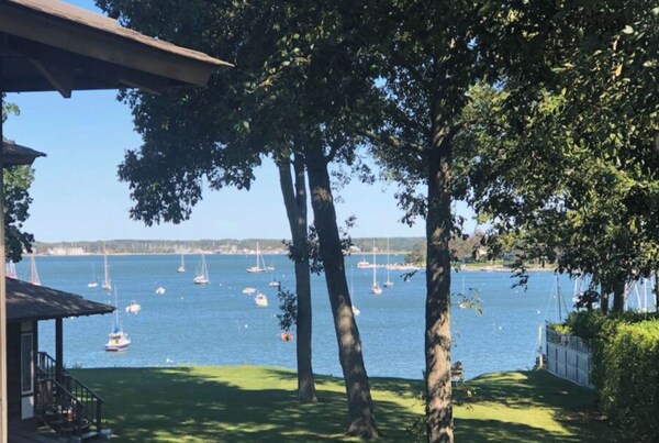 Chic 1 Bedroom Water View Apt. With Pool For Summer And Beyond - Shelter Island, NY