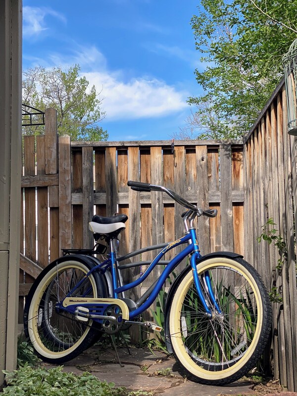 1-bedroom, Pet Friendly, With Fireplace, King Bed And Cruiser Bikes. - Wellington, CO