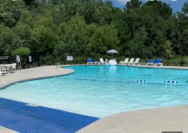 Charming 3-bedroom House With Community Pool And Ac In Moncks Corner - Moncks Corner, SC