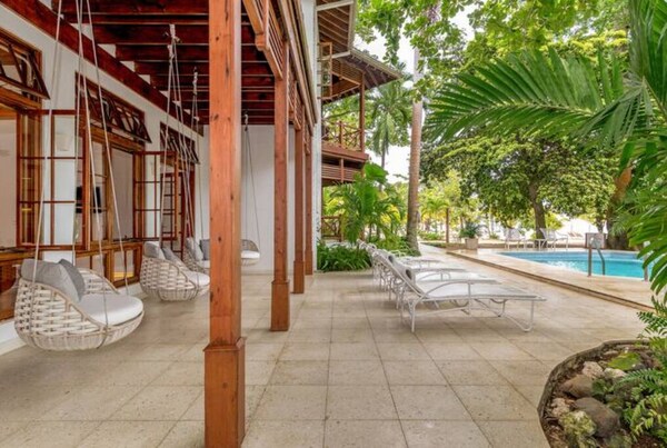 Idle Awhile Villa - Cottonwood Luxury 5 Bedroom Villa, Negril - Negril