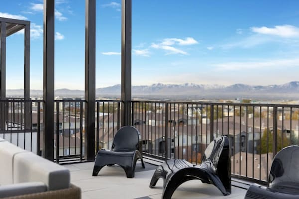 The Beehive Haven Dt Garage Parking - Salt Lake City Airport (SLC)