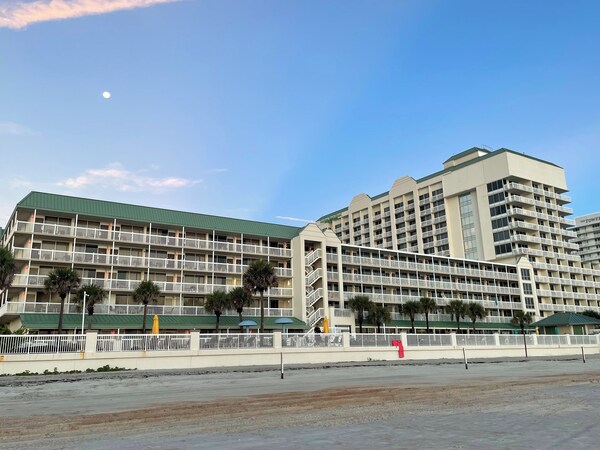 Cozy Studio Condo With Direct Ocean View In Amazing Daytona Beach - Ormond Beach, FL
